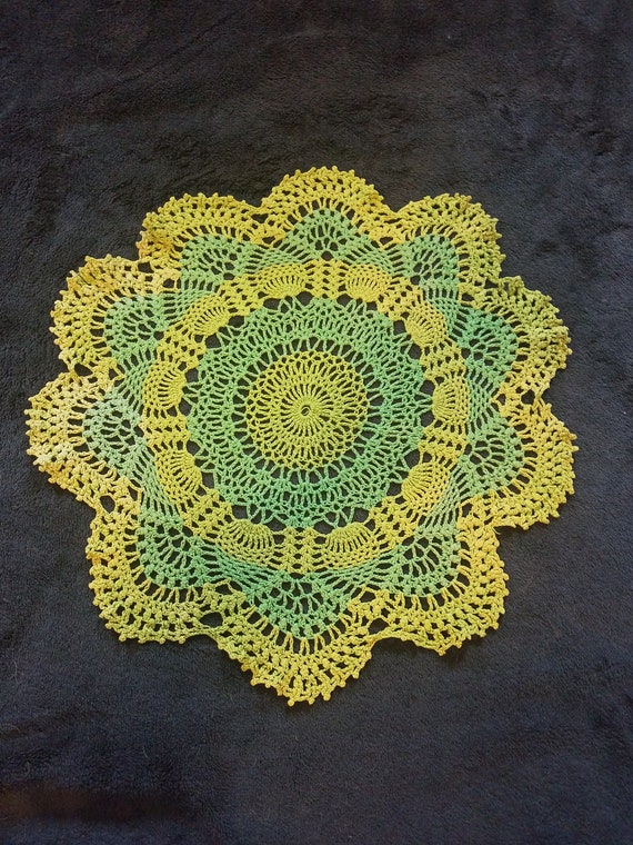 Handmade Crochet Duo Toned Green Leaf Pattern Scalloped Doily - Etsy