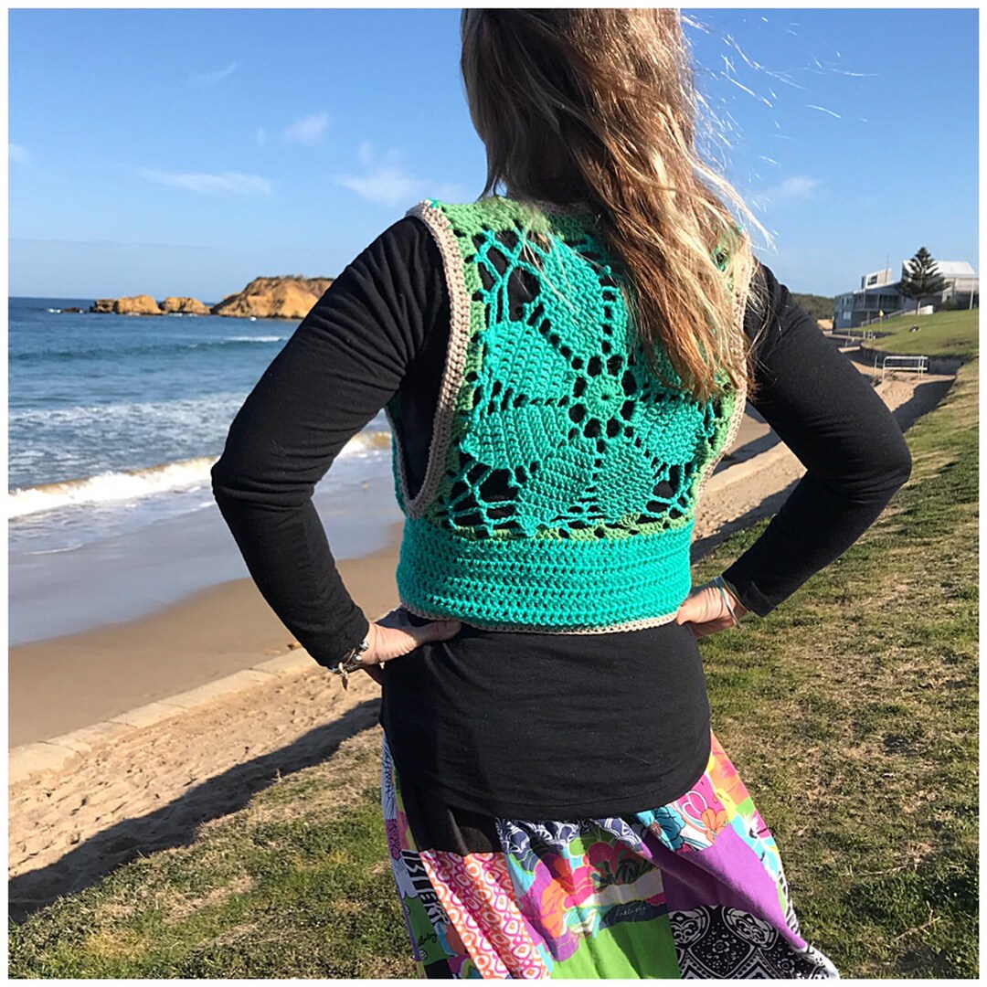 Chaleco Mandala de Flores Tamaño Mediano en Jade, Verde y Arena por Surfcoast Boho - Etsy España