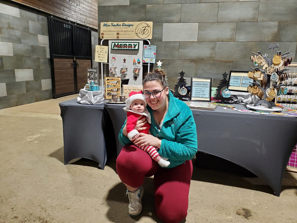 Vendor Ornament Display Rack and Tree Feature Ornament Display ...