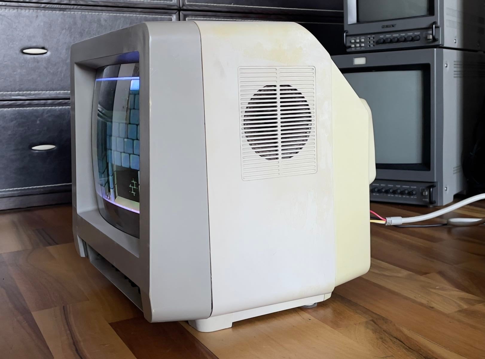 Monitor Commodore 1901 Retro Gaming CRT Amiga C64/128 Retro PC Ekran ...