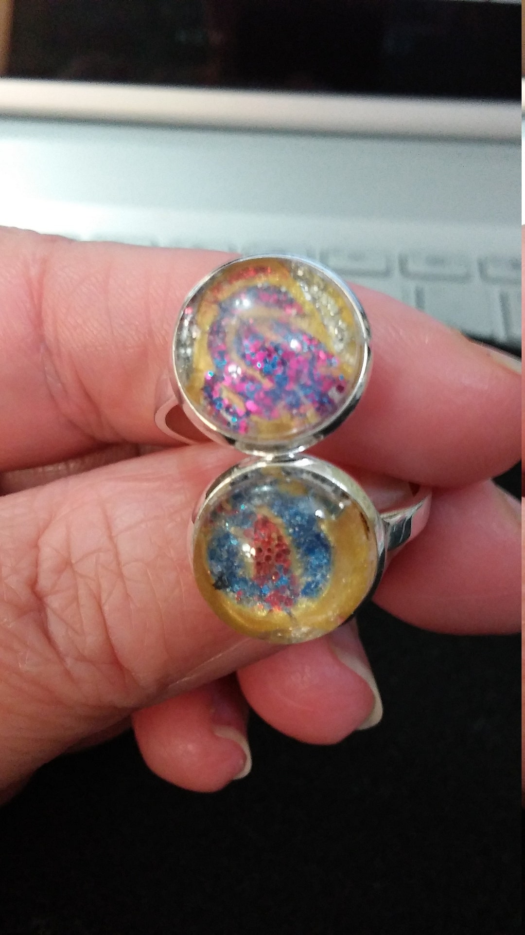 AT. Gold Glitter Acrylic Skin Jewelry, Gold Glitter Adjustable Ring ...