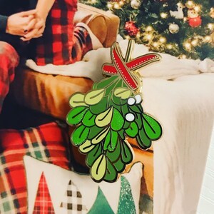 Mistletoe Holiday Enamel Pin - Etsy