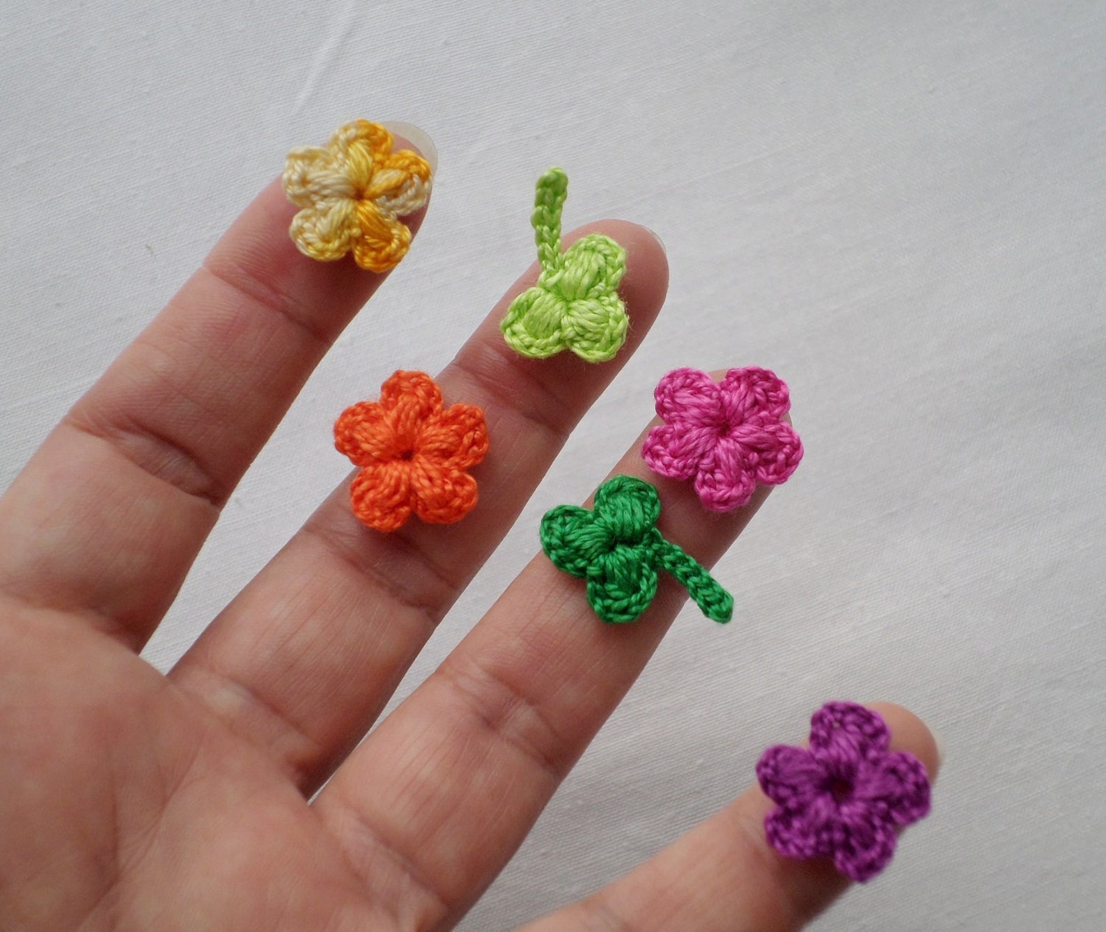 Set of 50 Tiny Crochet Flowers - Etsy
