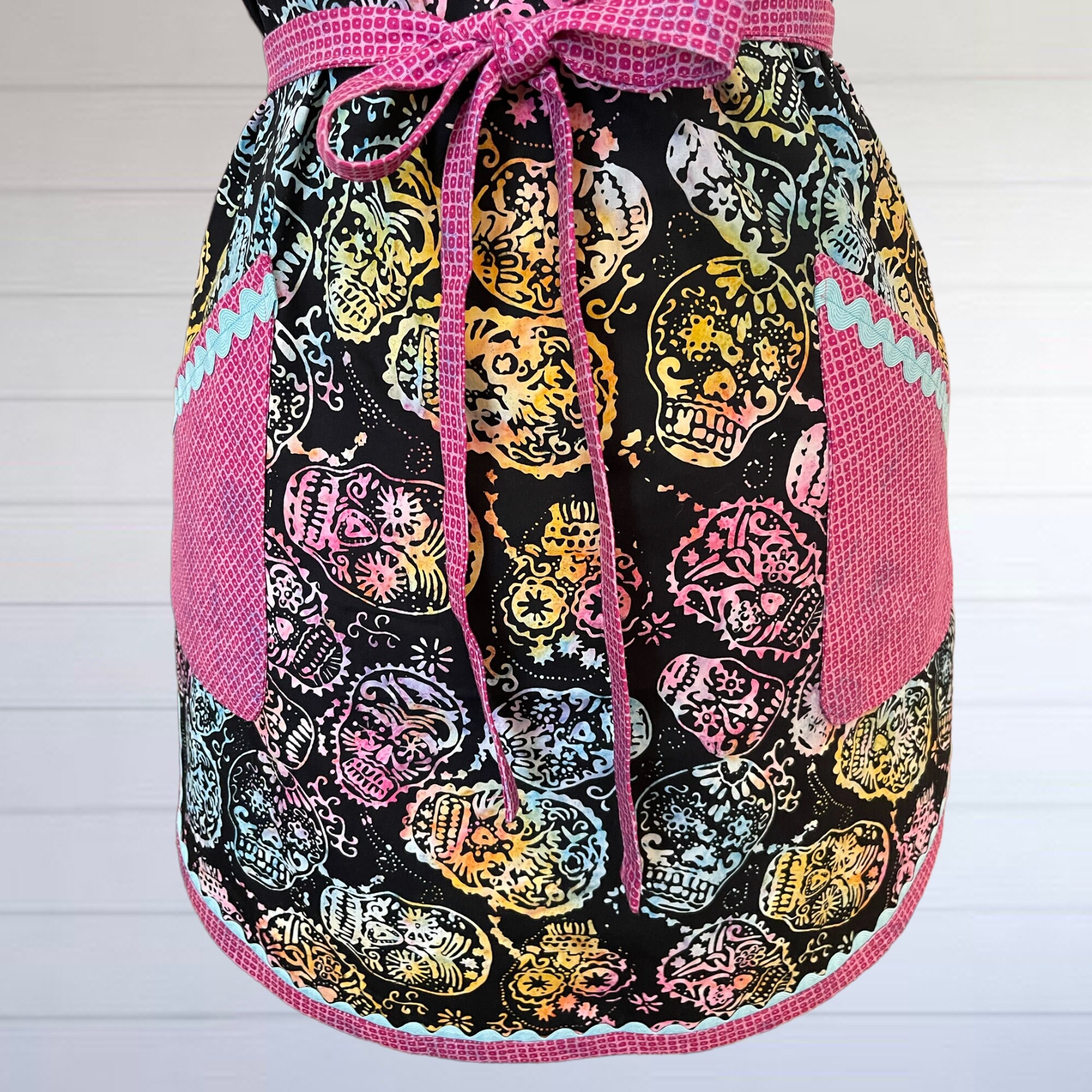 Colorful Sugar Skulls Woman's Chic and Comfortable Ladies Apron ...