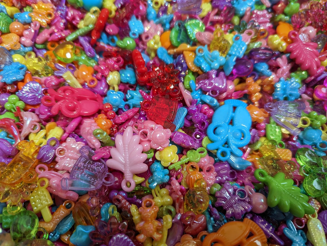 1/4 Lb Bulk Random Assorted Charms, Beads and Plastic Parts Bulk Mix ...