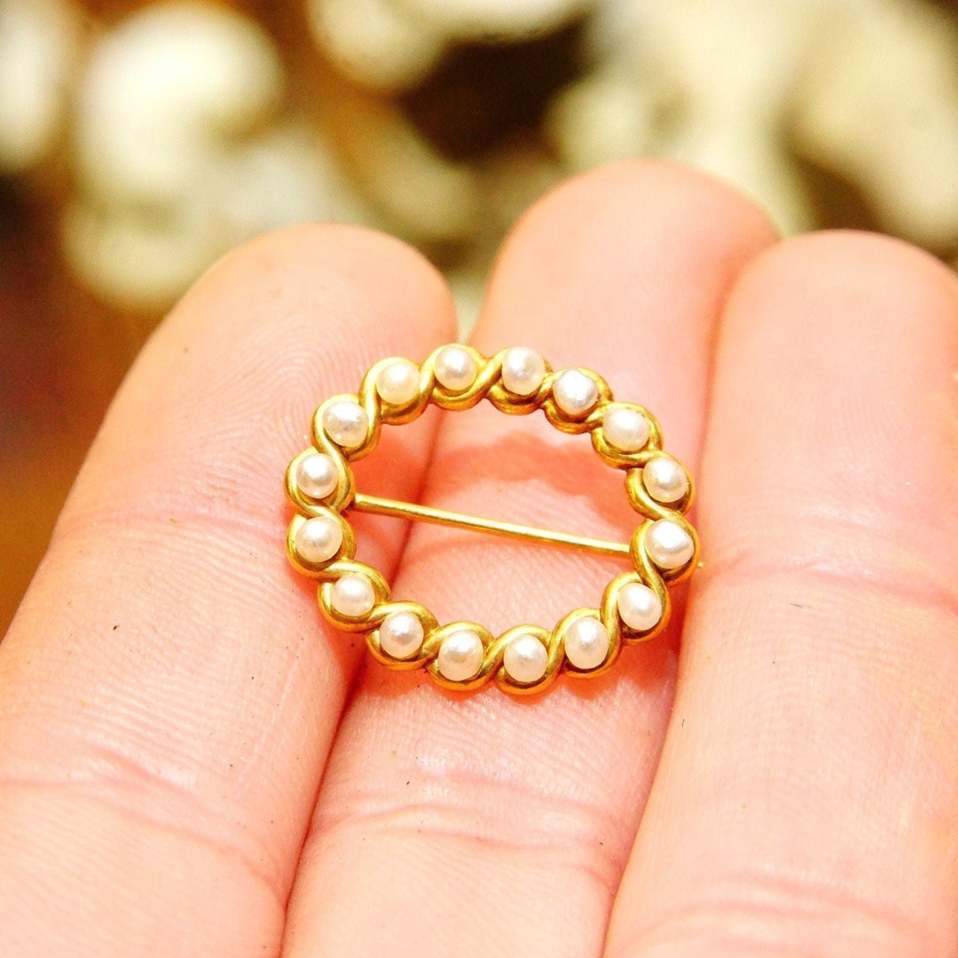 14K Gold Pearl Wreath Brooch Pin, Gold Ribbon Setting, Pearl Encrusted ...
