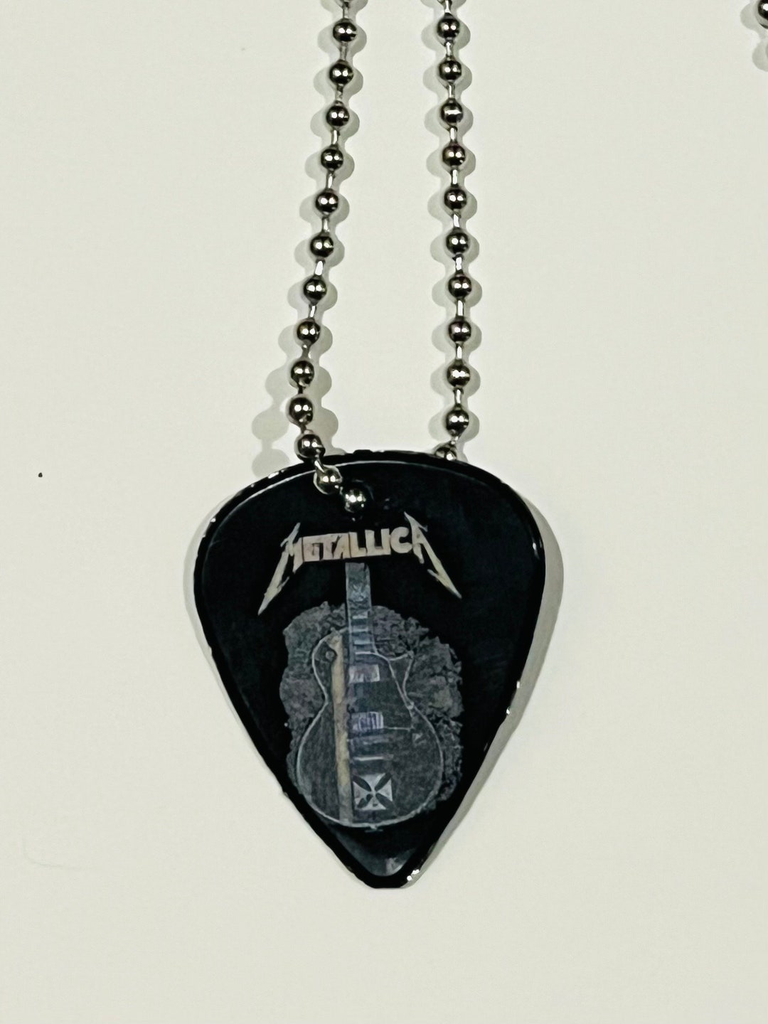 Metallica METAL NECKLACE 20 Inches Stainless Steel Chain Guitar Pick ...