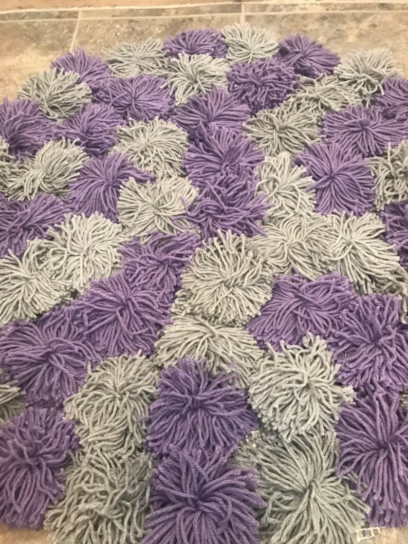 Pom pom rug base - miraclebillo