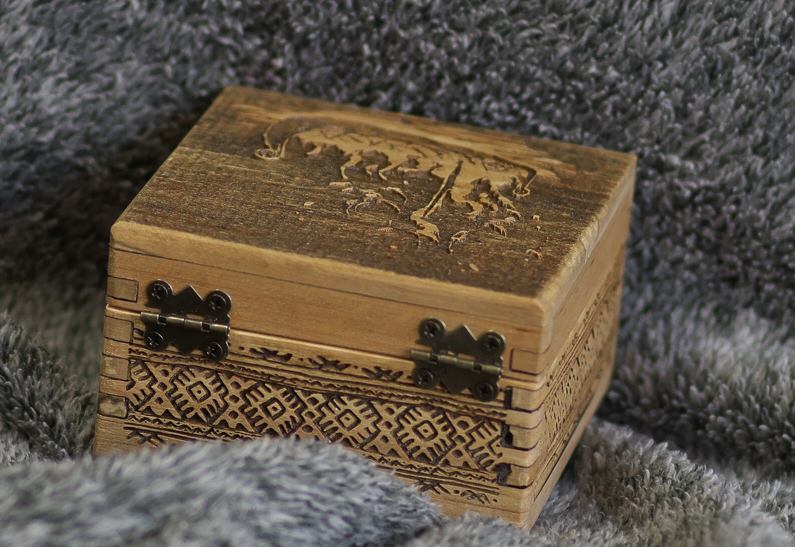 Last Way of the Yarl - Vikings Themed Alderwood Square Jevelery Box ...