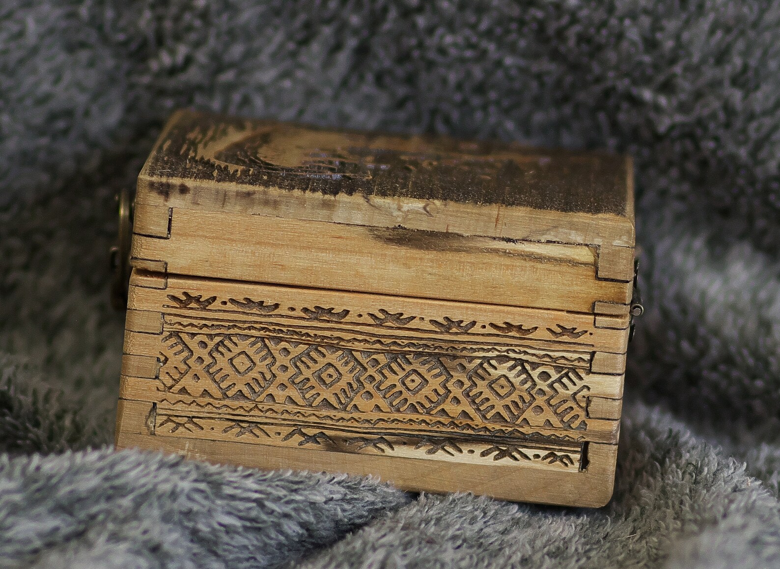 Last Way of the Yarl - Vikings Themed Alderwood Square Jevelery Box ...