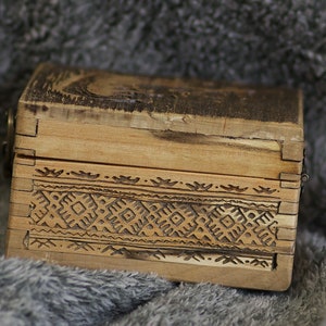Last Way of the Yarl - Vikings Themed Alderwood Square Jevelery Box ...