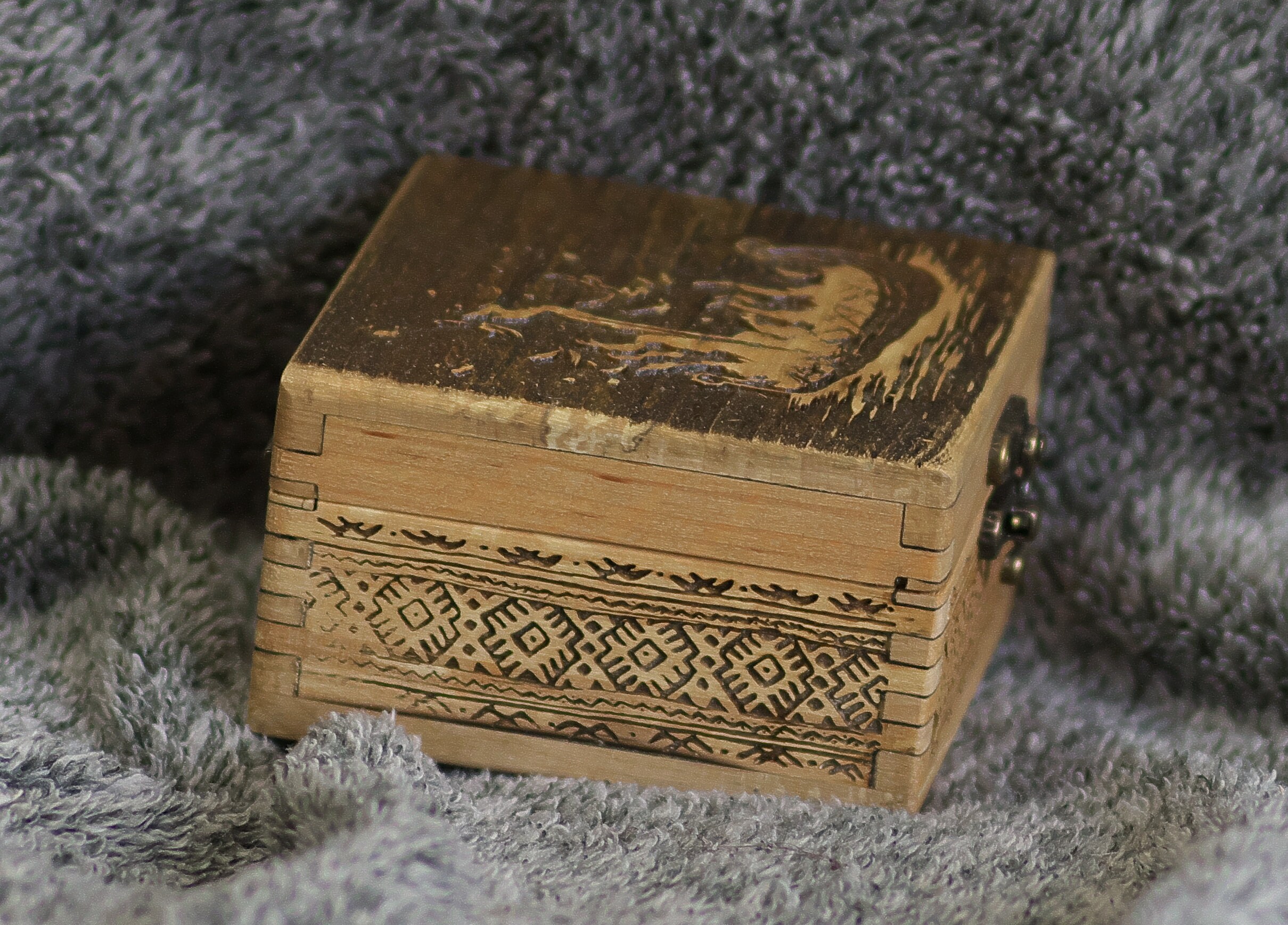 Last Way of the Yarl - Vikings Themed Alderwood Square Jevelery Box ...
