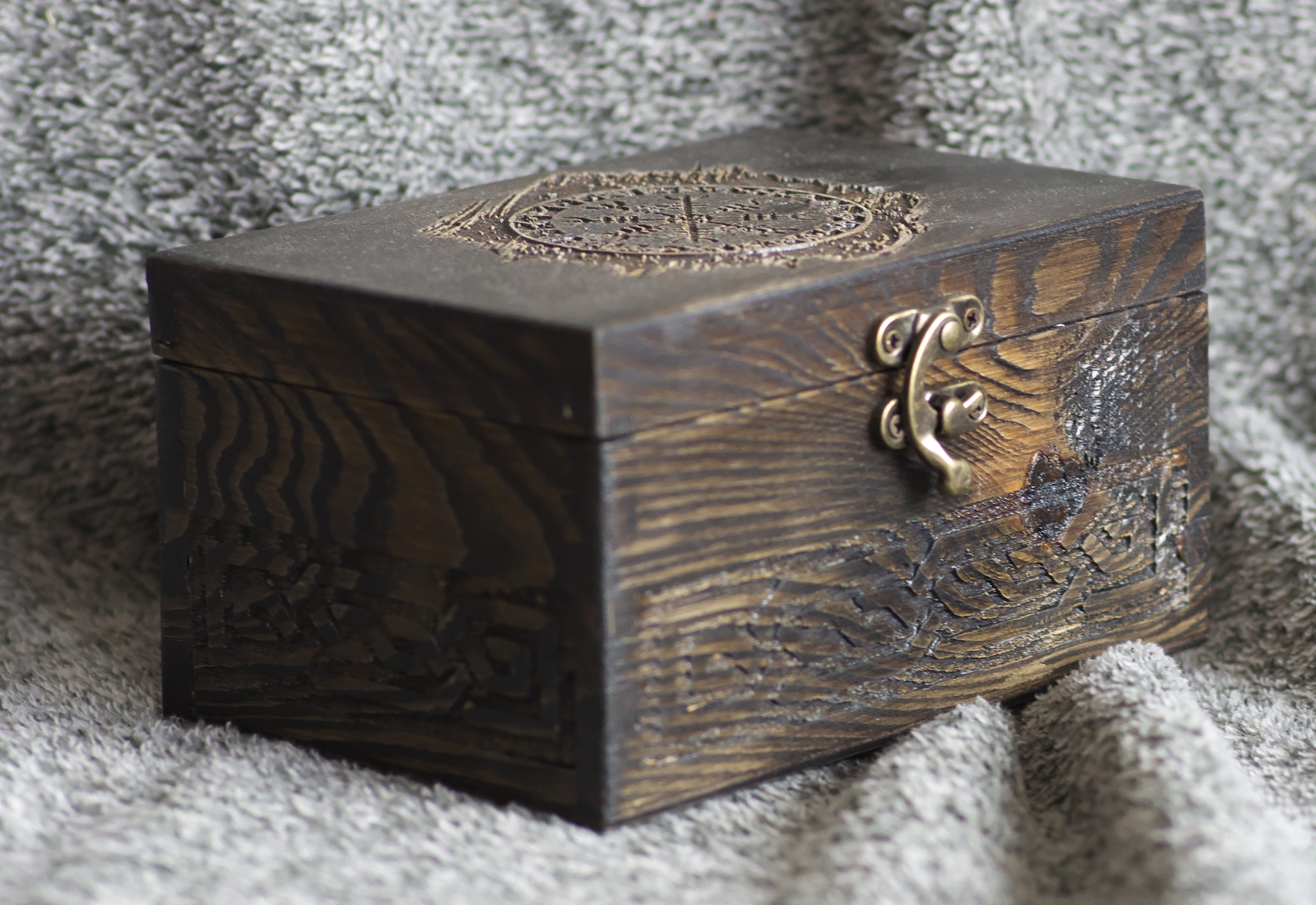 Vikings Themed - the Helm of Awe - Aegishjalmaг - Wooden Jevelery Box ...