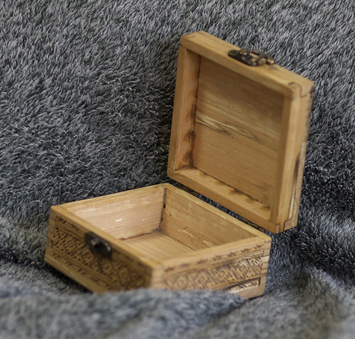 Last Way of the Yarl - Vikings Themed Alderwood Square Jevelery Box ...