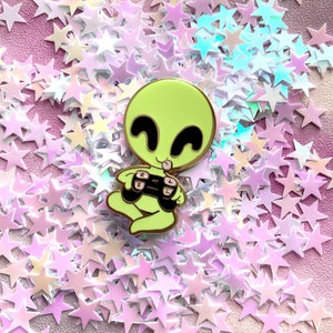 Aliens on Earth, Alien Enamel Pins, Cute Alien Gifts, Cute Enamel Pins ...