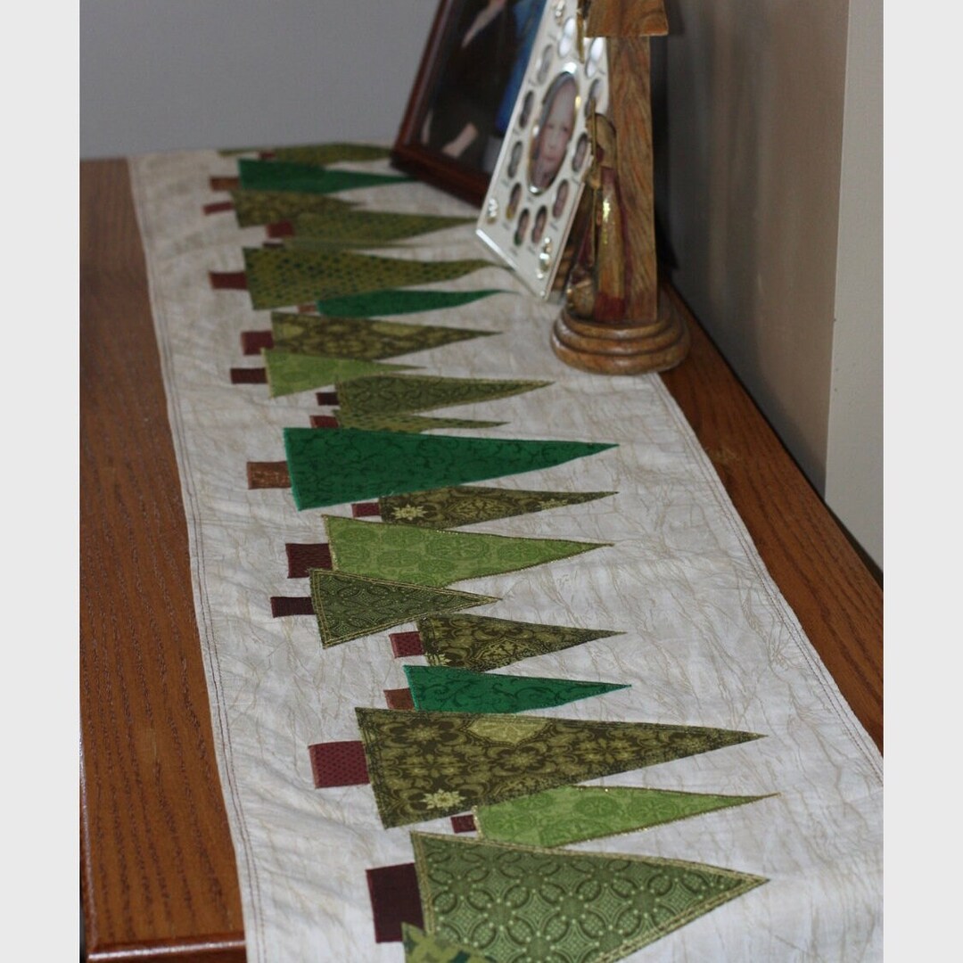 This is a Beautiful X-mas Tree Runner. - Etsy