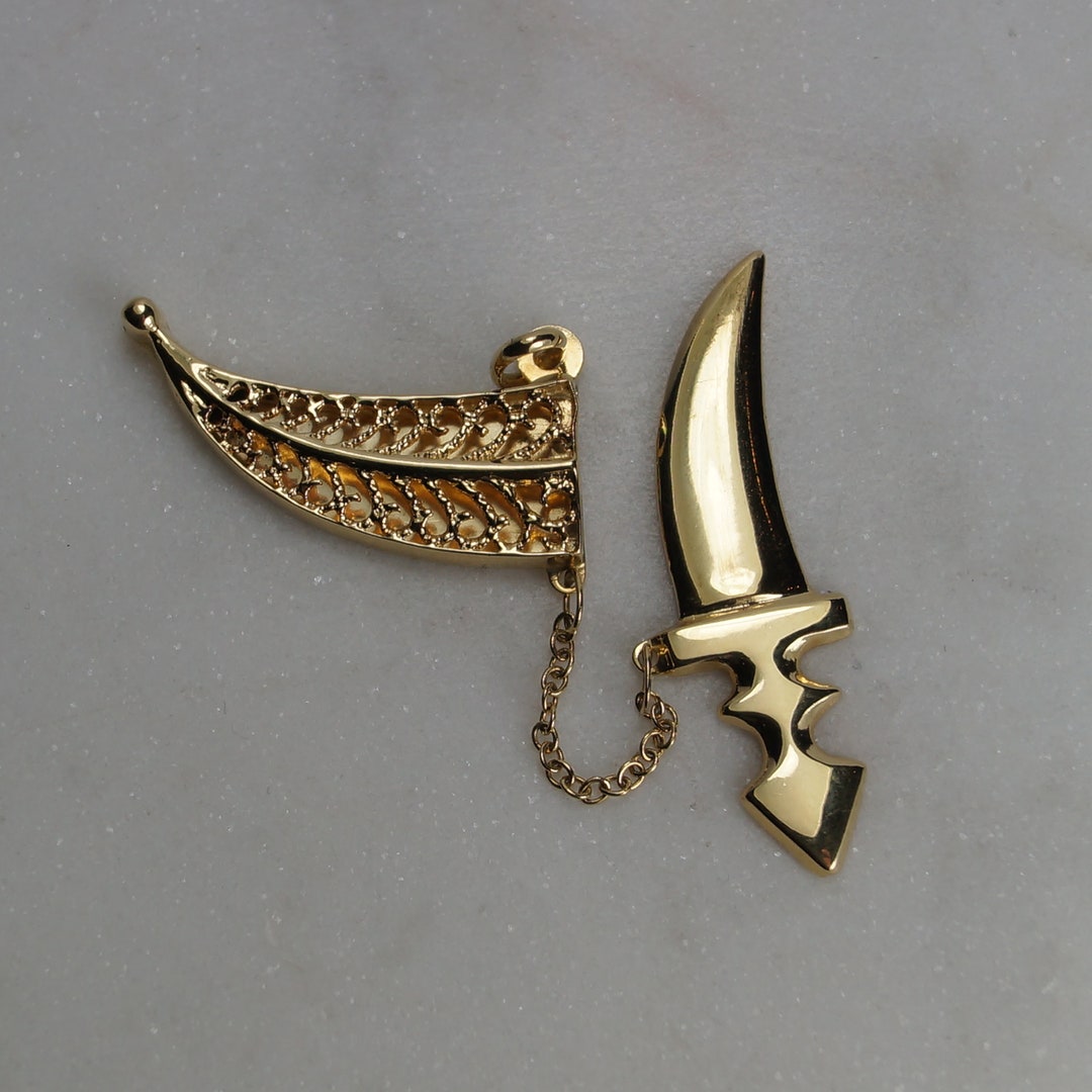 Vintage 18ct Gold Dagger and Scabbard Pendant, 42mm Ceremonial Gold ...
