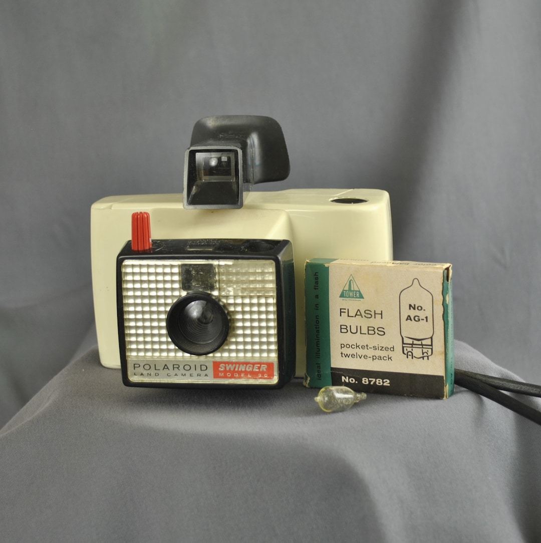 Vintage Polaroid Swinger Land Camera Model 20 - Plus AG 1 Flash Bulbs ...