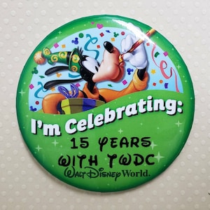 Custom Walt Disney World Button |i'm Celebrating| Add Your Own Text ...