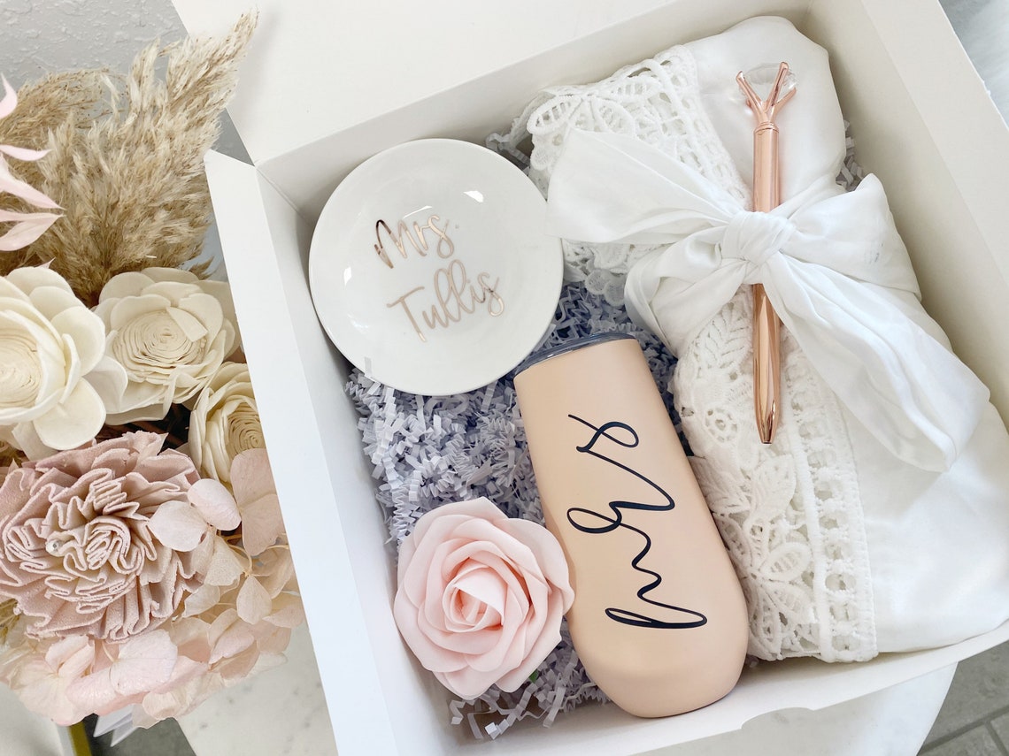 38 Best Engagement Gifts For Couples 2024 – Tips & Etiquette