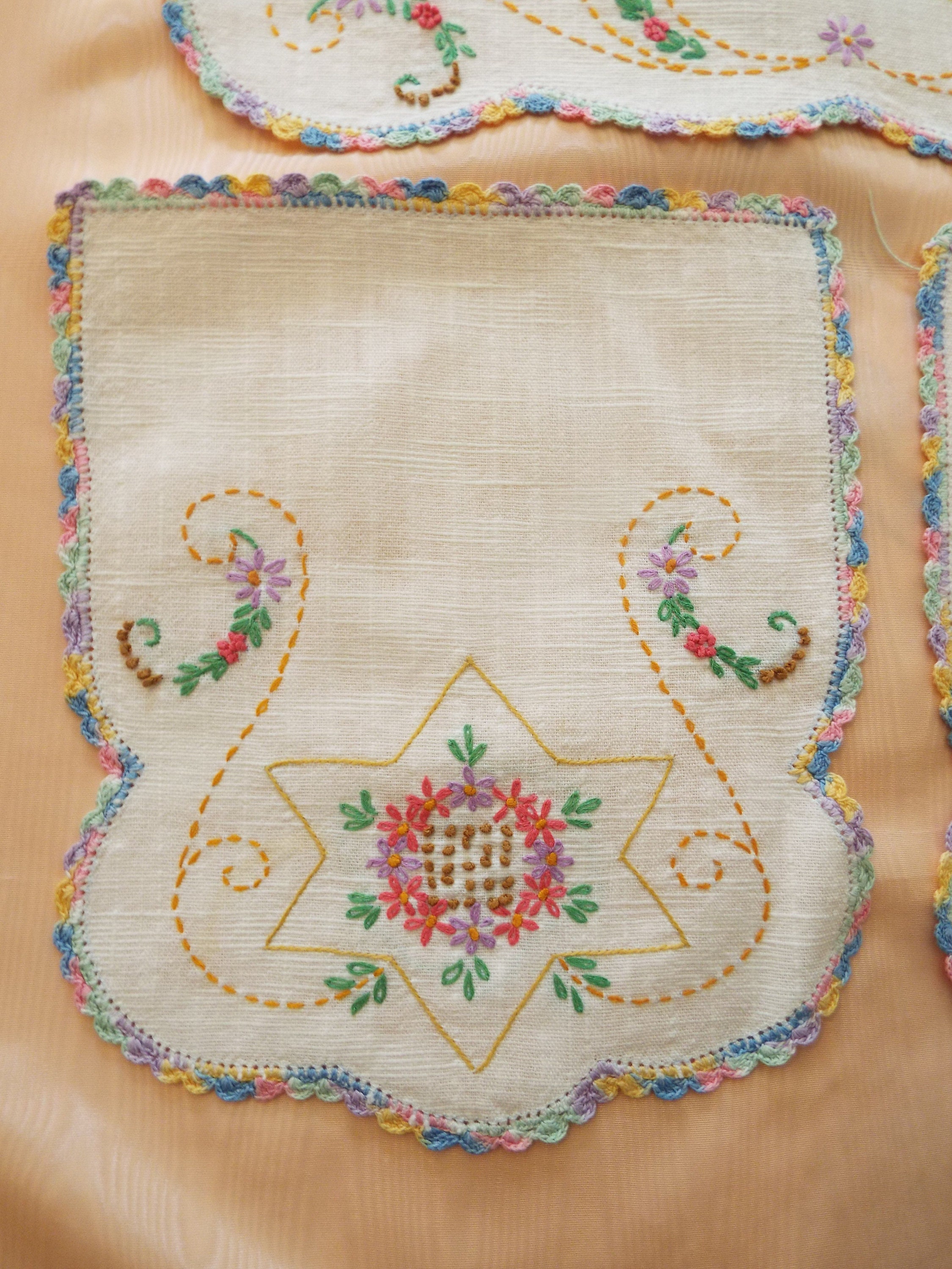 Set of 3 Vintage 1950's Vintage Doilies With Start and | Etsy