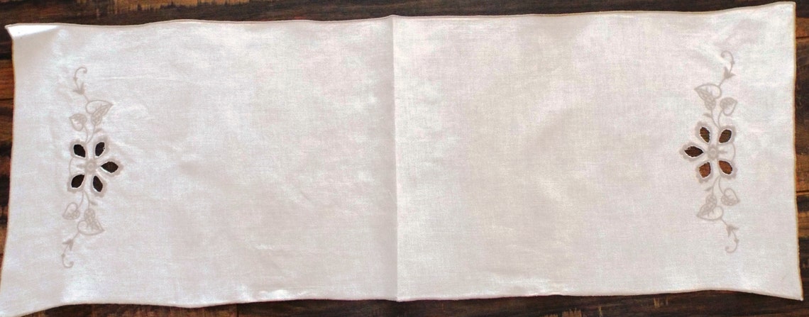 Vintage Embroidered Cutwork Table Runner - Etsy
