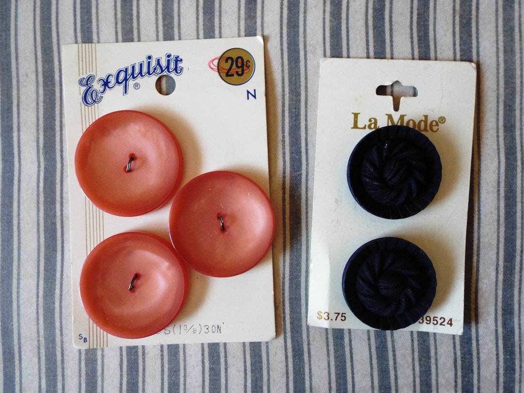 Vintage Black La Mode Coat Buttons Finest Quality Ivory Buttons ...