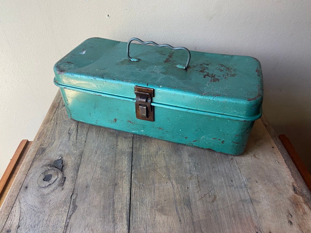 Green Metal Toolbox, Vintage Tacklebox, Rustic Tool Storage, Fishing ...