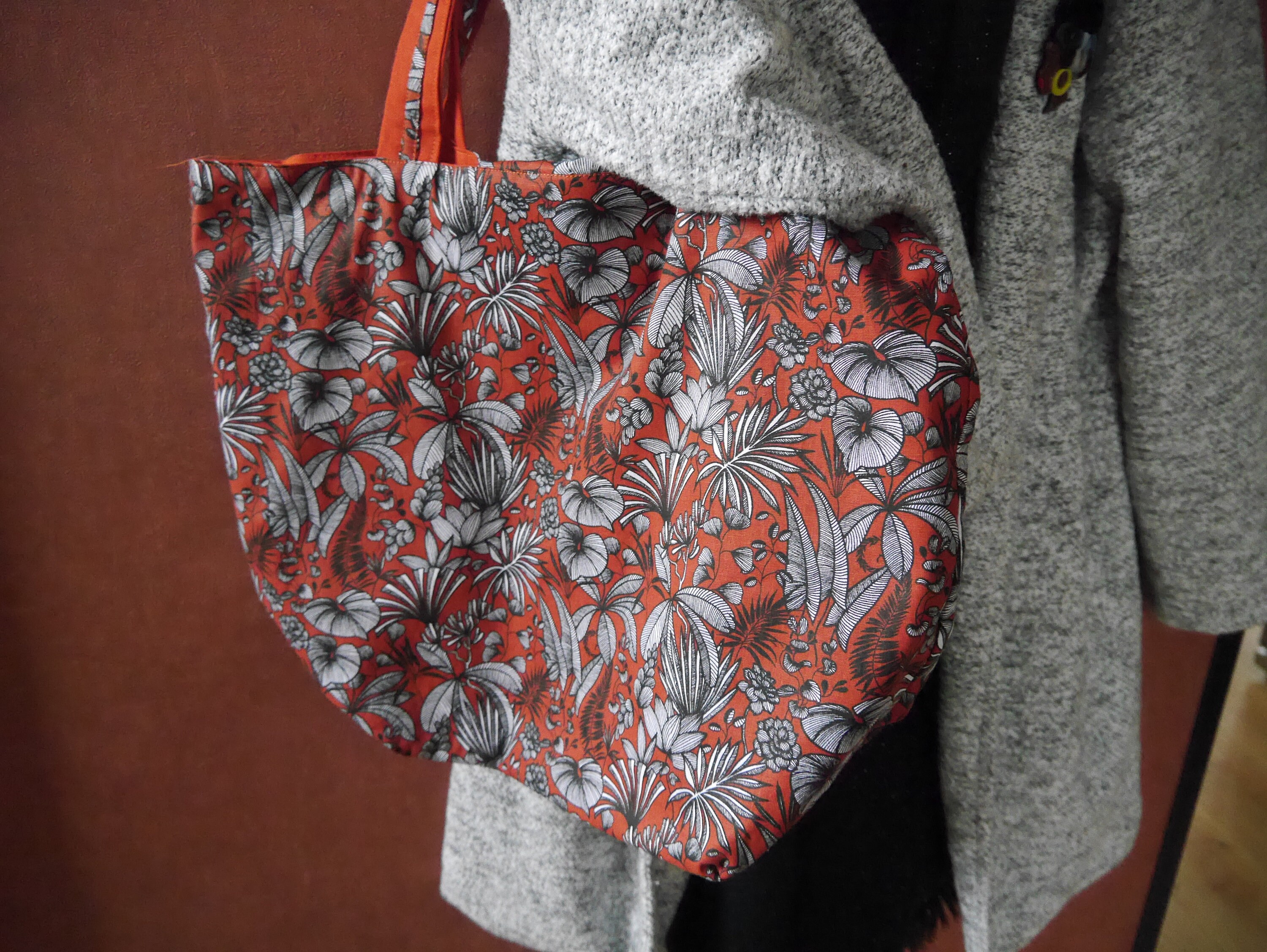 Handbag, Tote Bag, Red Terracotta Floral Stuffed Bag Beach Bag, Running ...