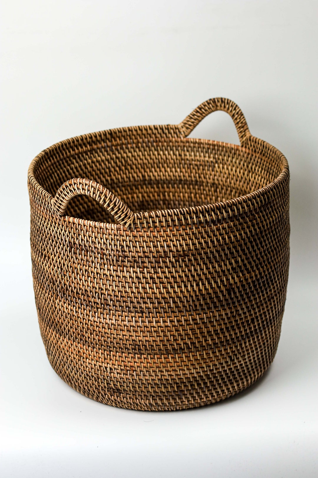 Panier en rotin naturel fait main Layla taille L en marron - Etsy France