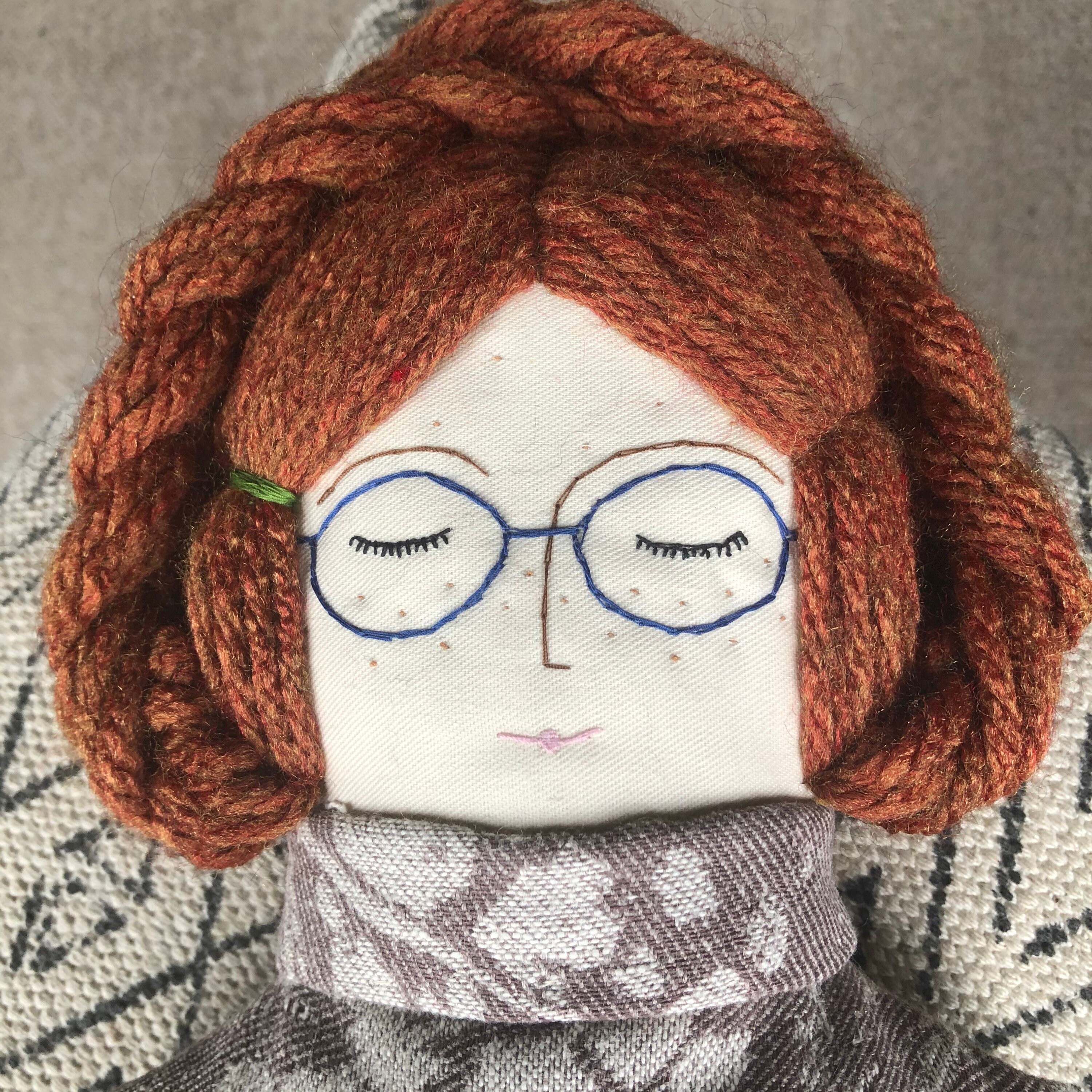 Muñeca de pelo rojo, muñeca con gafas, muñeca con pecas, muñeca OOAK ...