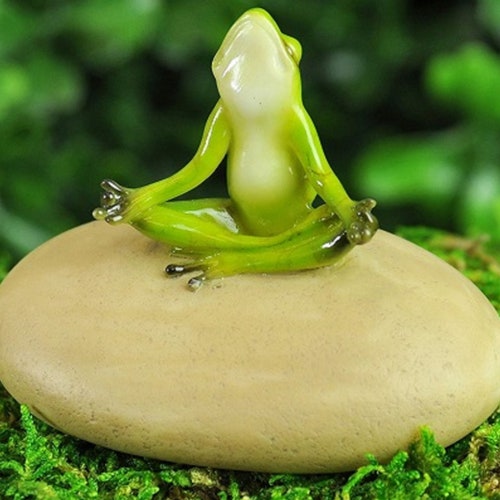 Miniature Garden Mini Tree Frog on Stone Height 1.5 Inches - Etsy