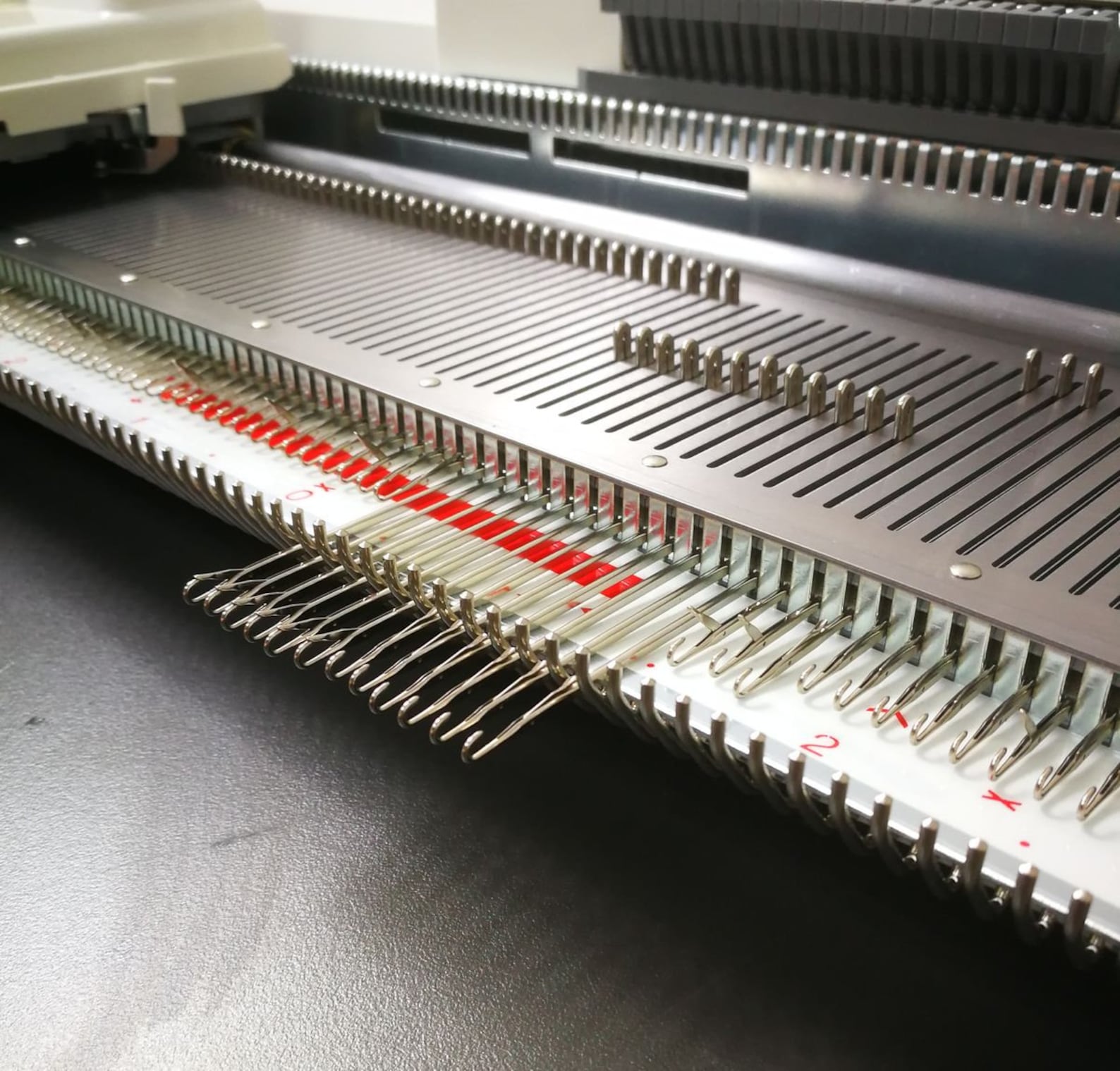 SK280 Singer / Silver Reed 24 Stitches Standard Gauge Punch Card ...