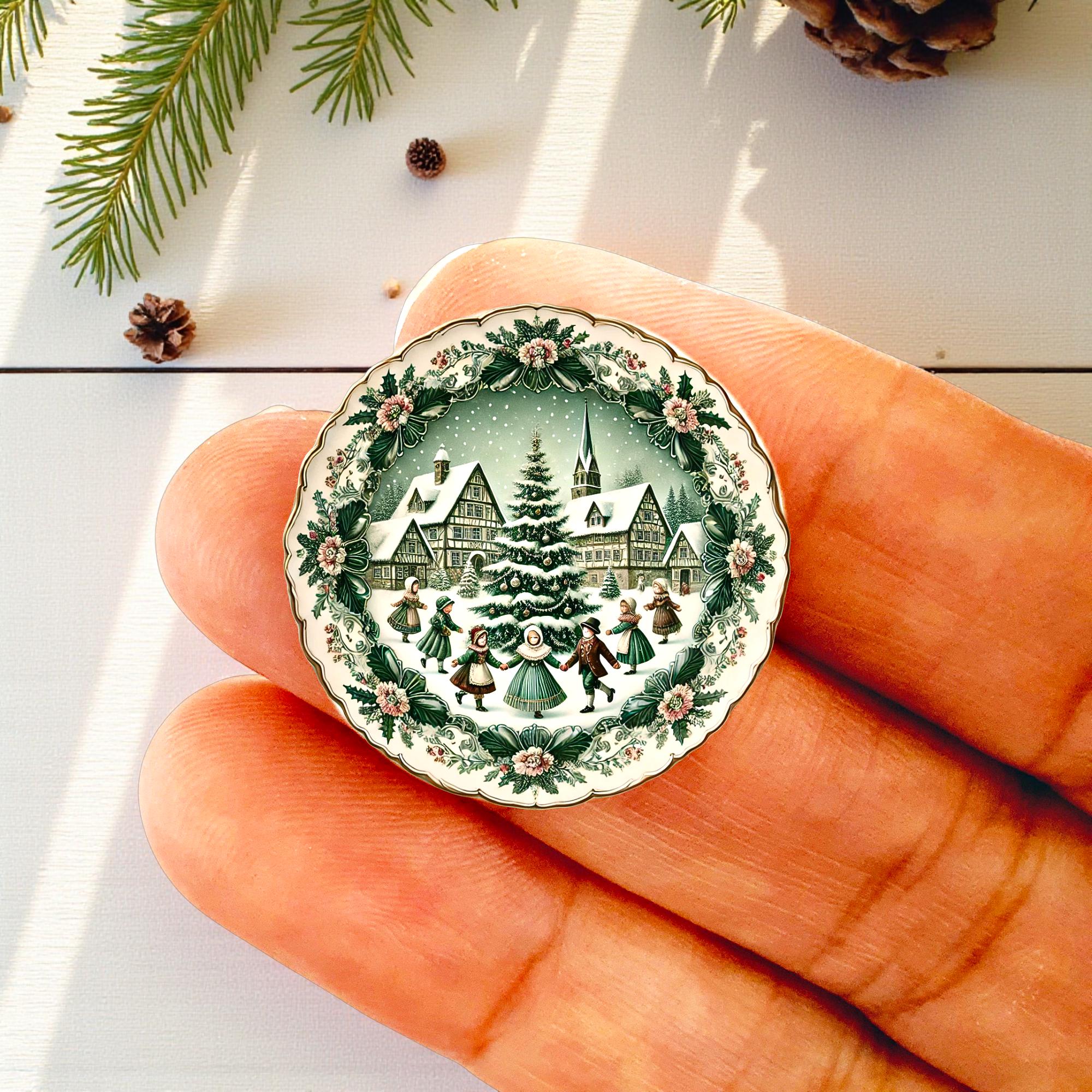 Miniatures Ceramic Christmas Plates : Vintage Dollhouse Accessories ...