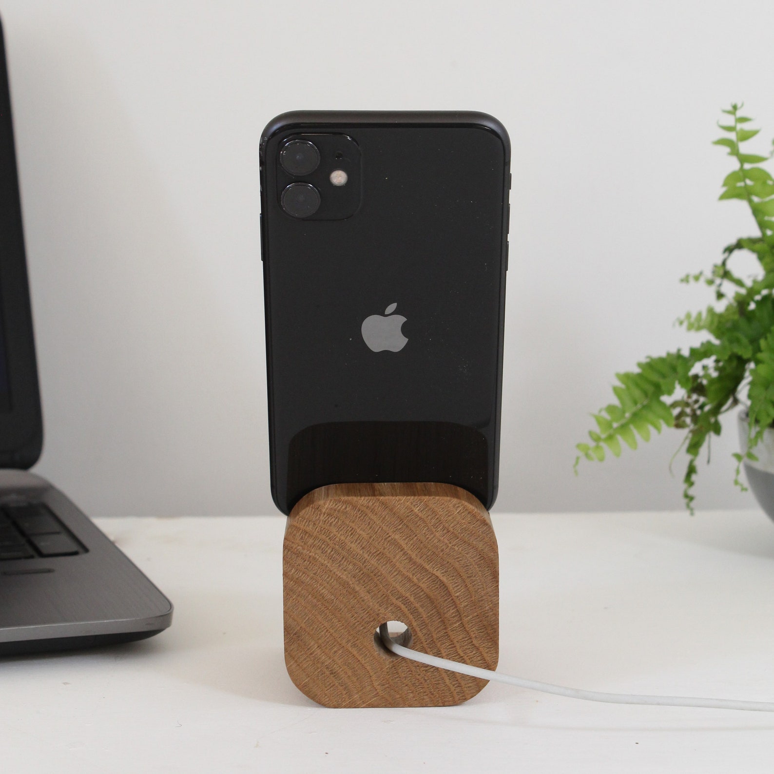 Personalised Oak Phone Stand Speaker, Engraved Music Gift - Etsy