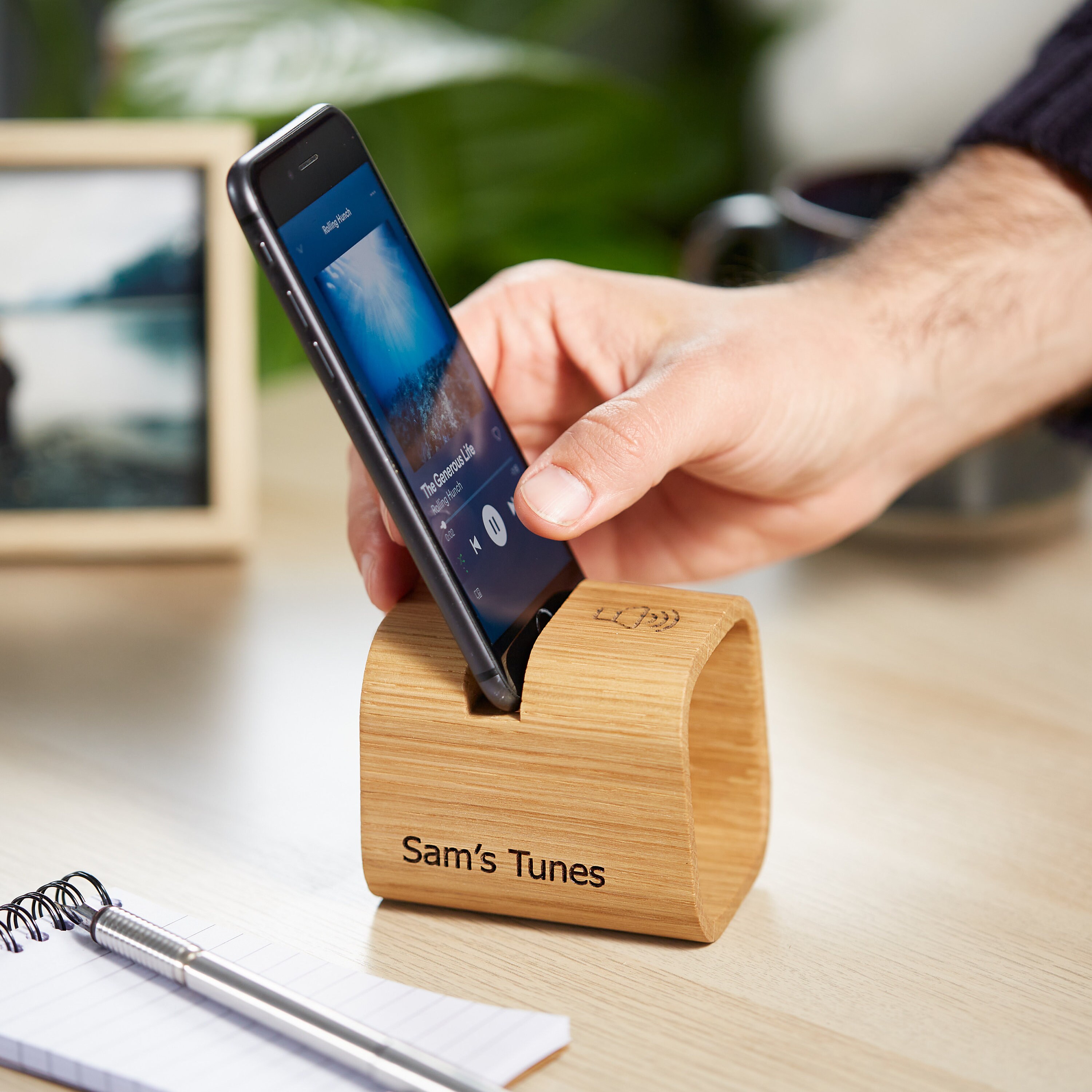 Personalised Oak Phone Stand Speaker, Engraved Music Gift - Etsy