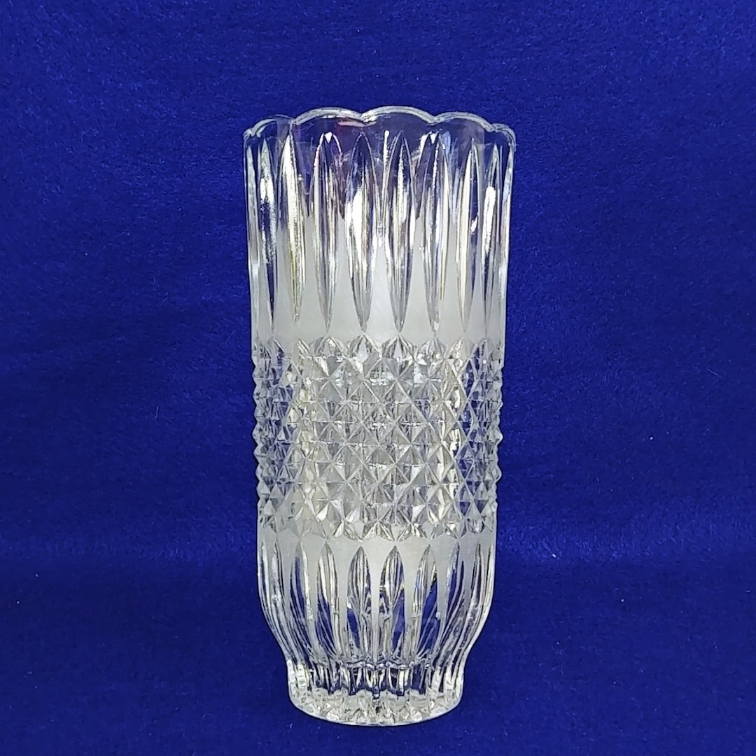 Jarrón de vidrio prensado con corte de diamante, patrón de borde ...