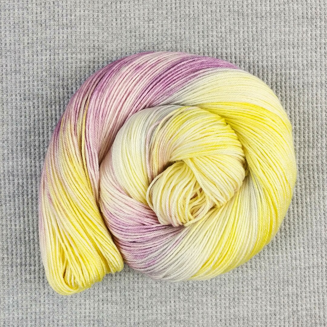 Clever Trick fil teint à la main panaché jaune clair violet rose gris ...