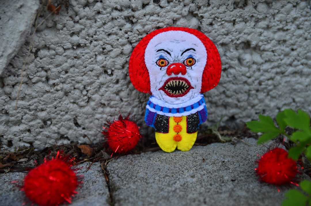 IT Clown Pennywise Keychain Stephen King Horror Movie Art Charm Creepy ...