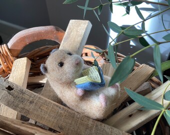 Needle Felt Giraffe Bookworm - Etsy UK