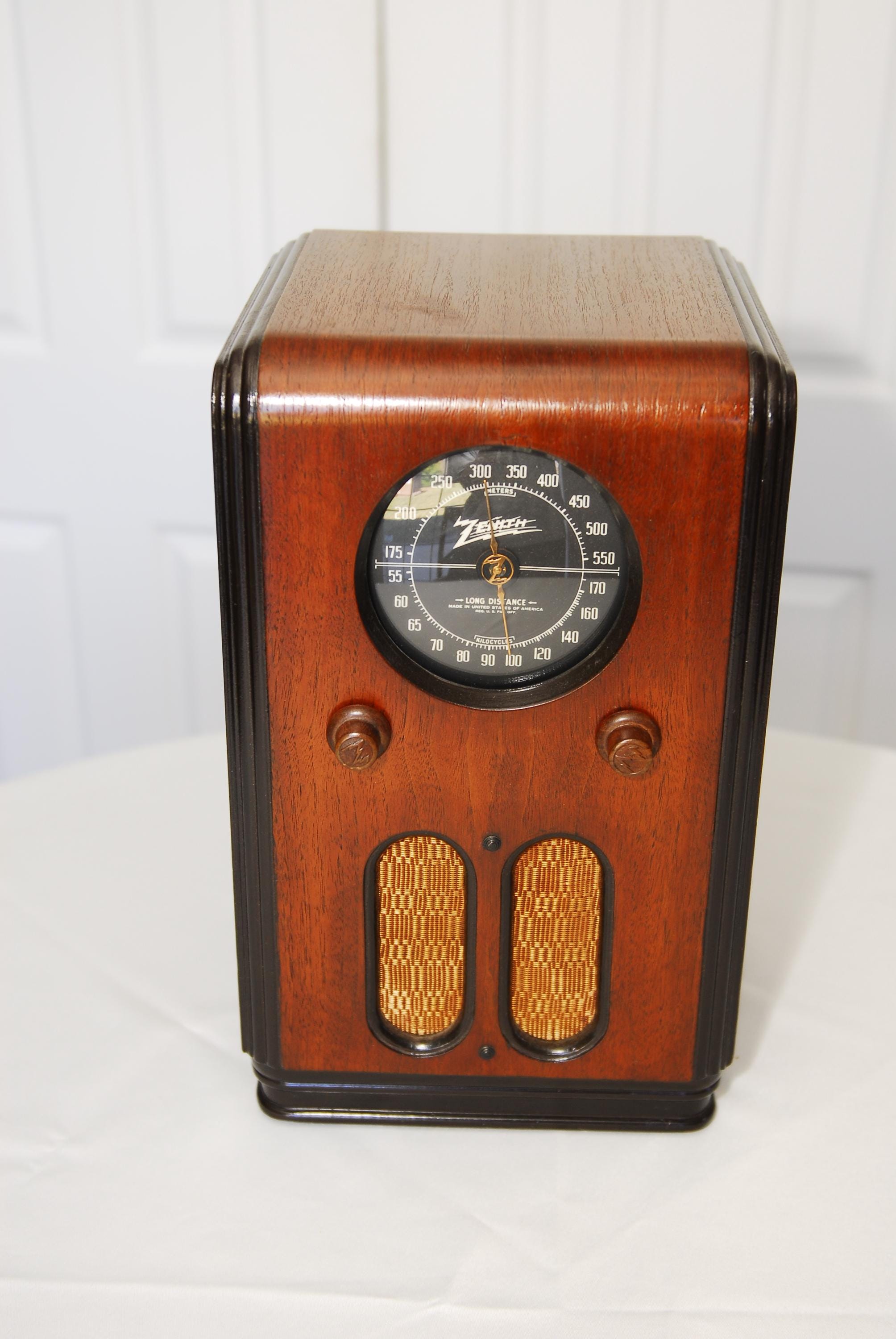 Vintage 1930s Zenith "child's Console" Vacuum Tube Radio - Unique and ...
