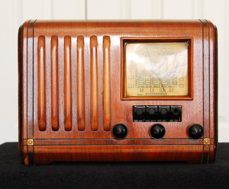 Vintage Art Deco 1930s Wood Emerson Vacuum Tube Radio Rarely Seen and ...