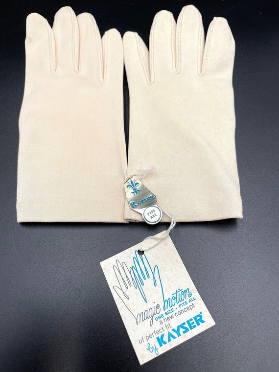 Vintage cream gloves by - Gem