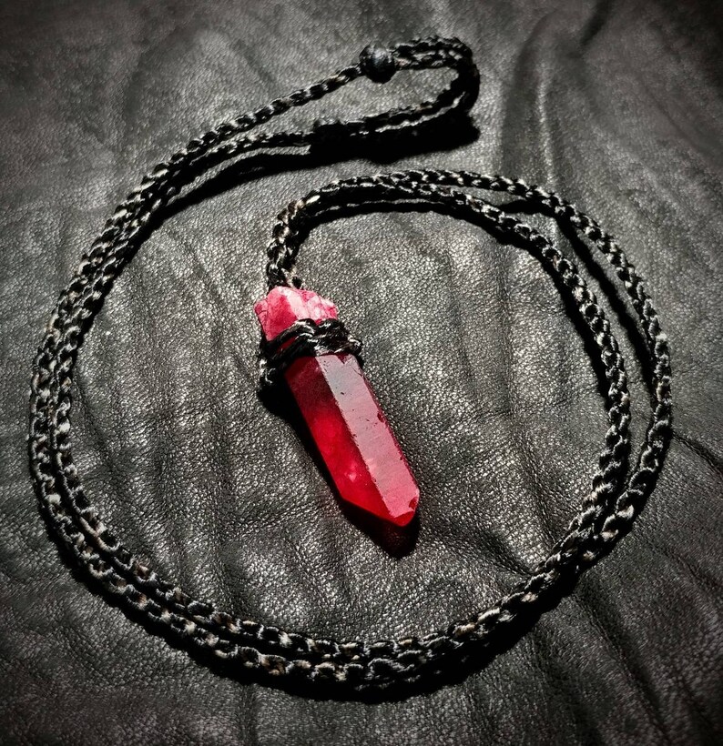 Star Wars-inspired Kyber Crystal Necklace - Custom Engraved Jedi & Sith ...