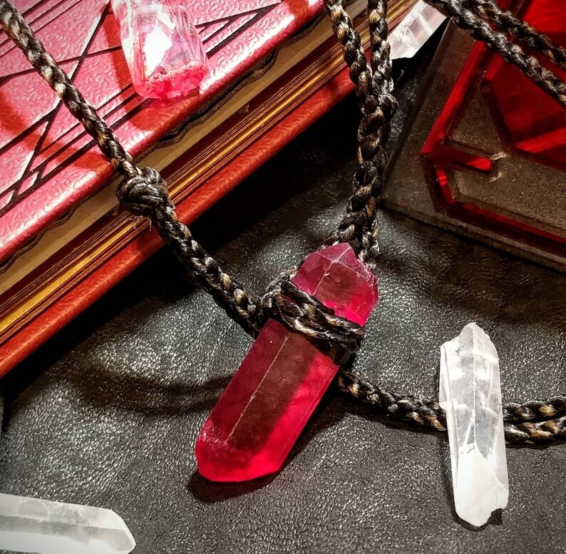Star Wars-inspired Kyber Crystal Necklace - Custom Engraved Jedi & Sith ...