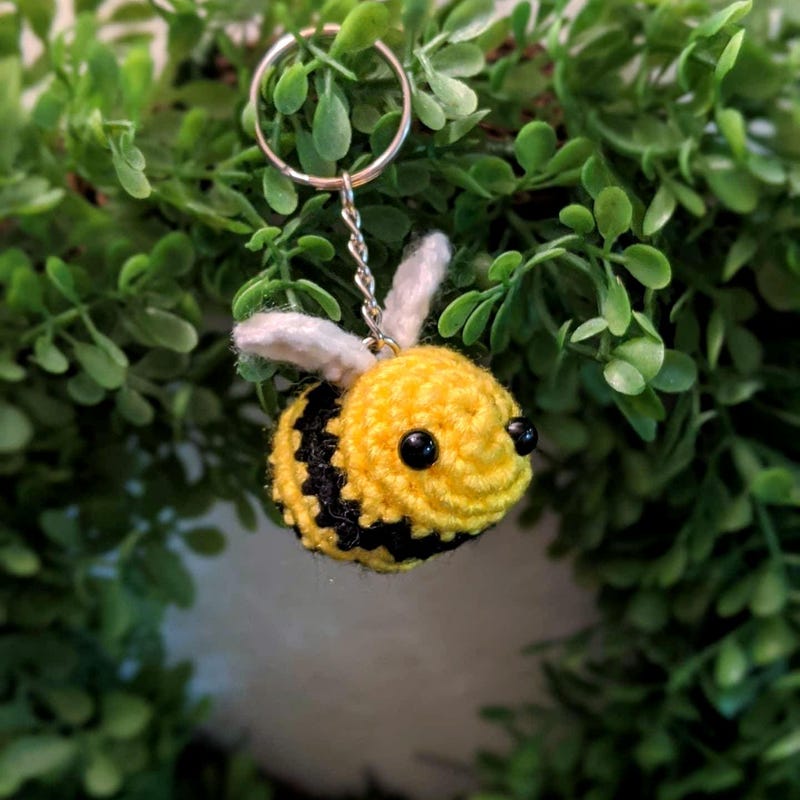 Bumble Bee Keychain - Etsy
