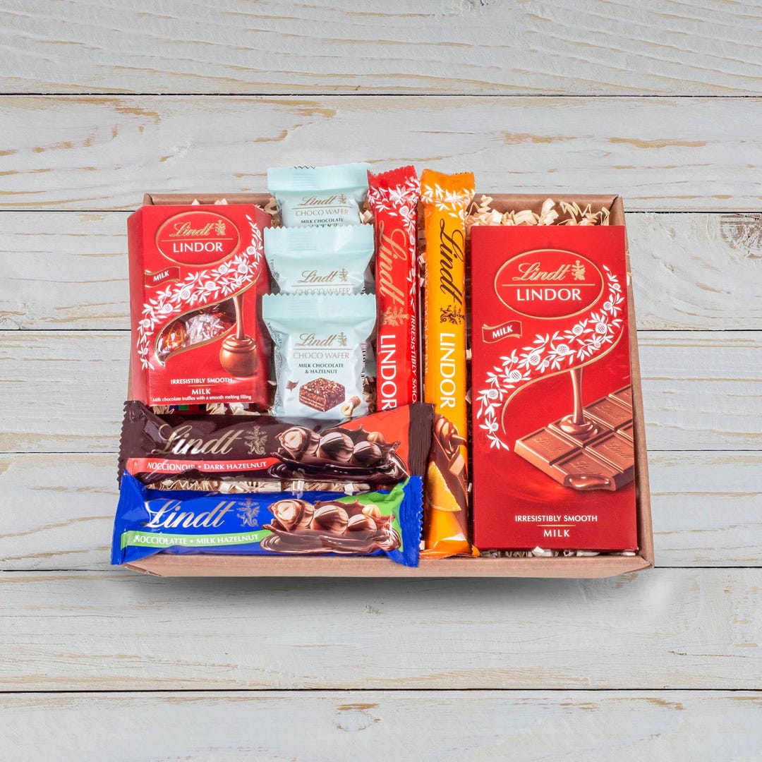 Lindt Chocolate Hamper - Lindor Gift Box - Christmas Luxury Basket ...