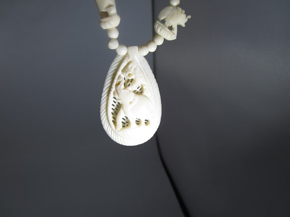 Vintage Carved Bone Necklace & Pendant Elephants - Gem