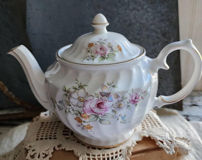 Vintage Tea Pot / English Tea / / Vintage Dishes / Vintage Serving ...