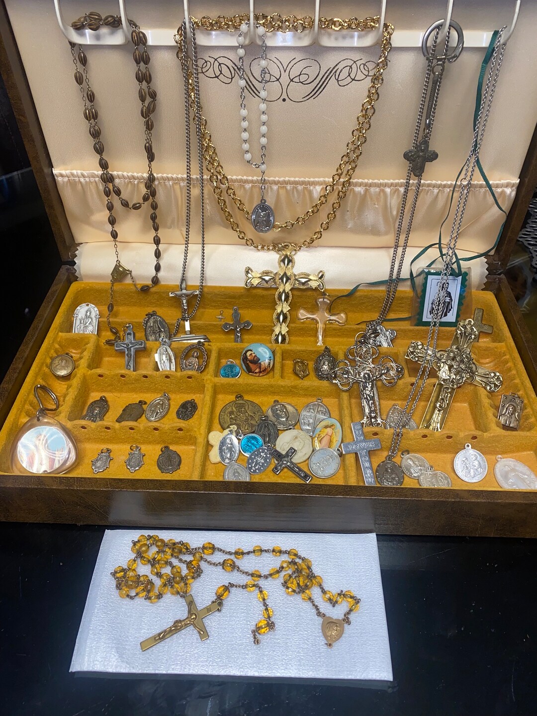 Large Vintage Catholic Religious Jewelry Lot, Rosaries, Necklaces ...